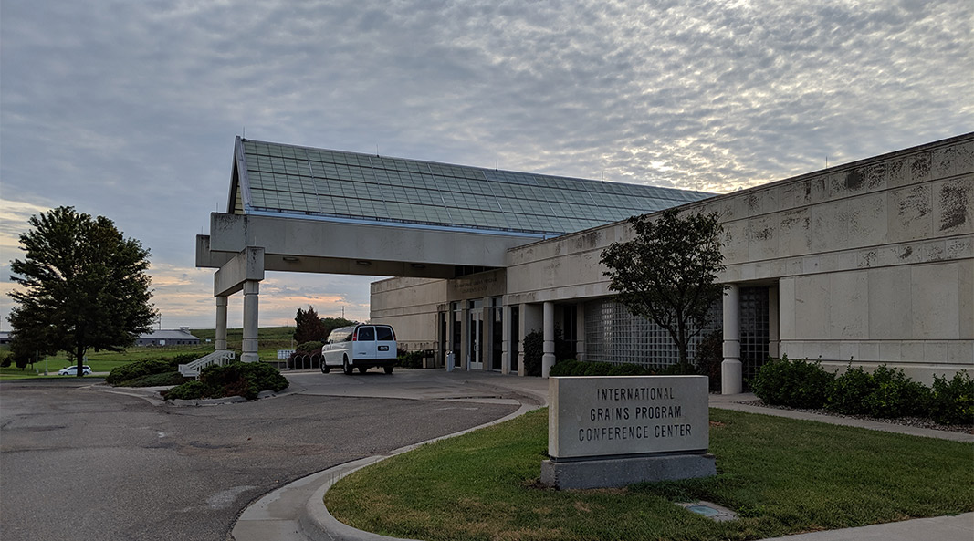 KSU-IGP dives deep into pet food formulation and processing | 2019-09 ... KSU-IGP dives deep into pet food formulation and processing | 2019-09 ...